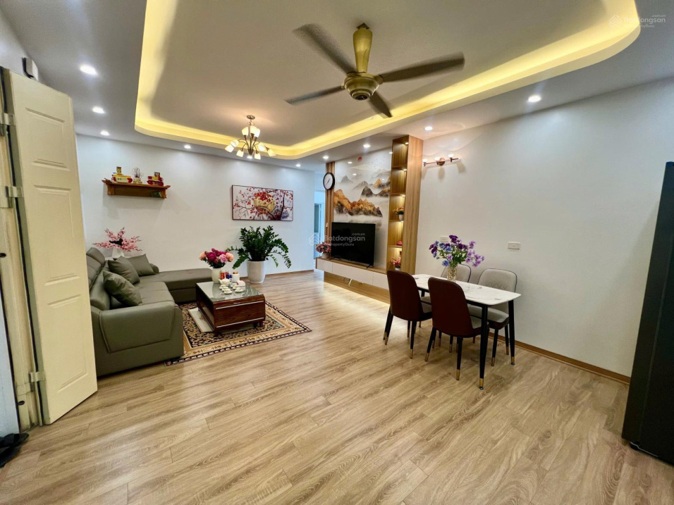 Chính chủ bán căn 2 phòng ngủ CC Trần Quý Kiên. Diện tích 76m2 giá rẻ, LH 0394 683