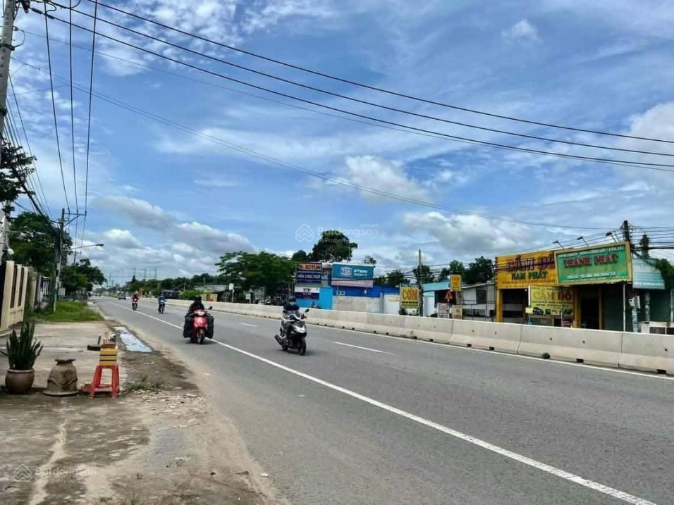 MT đường Nguyễn Văn Thành (QL14) thuộc phường Định Hòa, Thủ Dầu Một ...