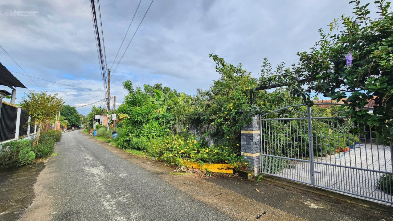 Bán đất ngang 9m, MT đường nhựa, xây tự do, gần ngã 4 Miếu Ông Cù