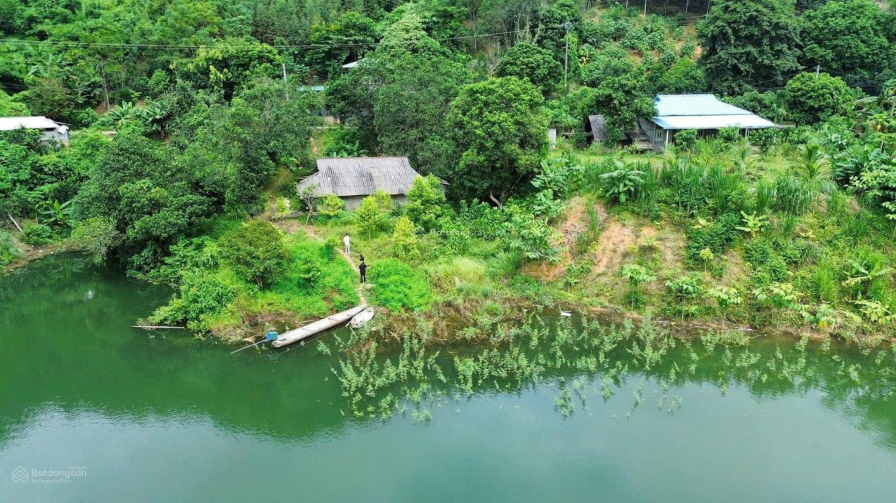 1000 m2 (268 m2 thổ cư) bám hồ Hòa Bình, sẵn nhà sàn, bám trục đường nhựa ô tô tránh