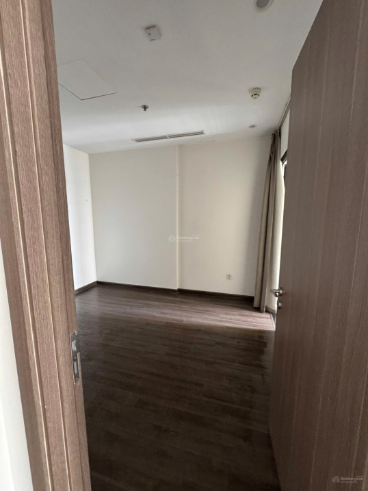 Cần cho thuê gấp ở luôn căn 2N2W S2 Symphony 12triệu không đồ tầng 5A ...