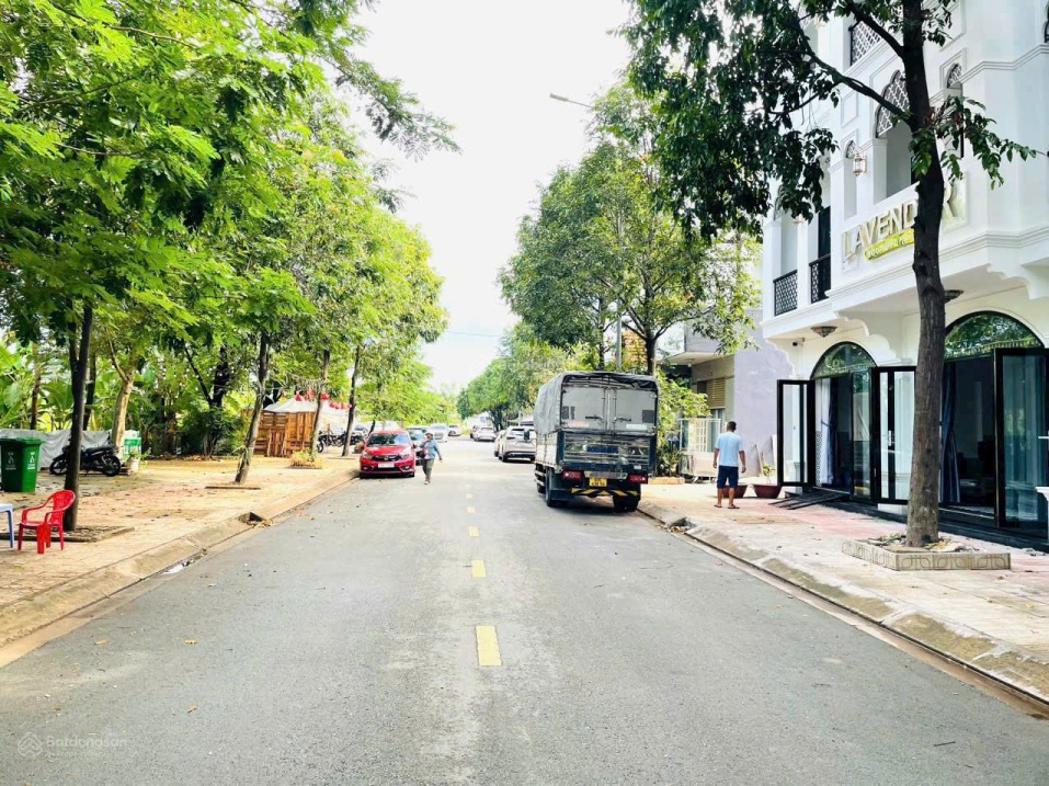 Đất D2D, Võ Thị Sáu, đường D2 rộng 10M, vỉa hè 5M mỗi bên - làm spa ...