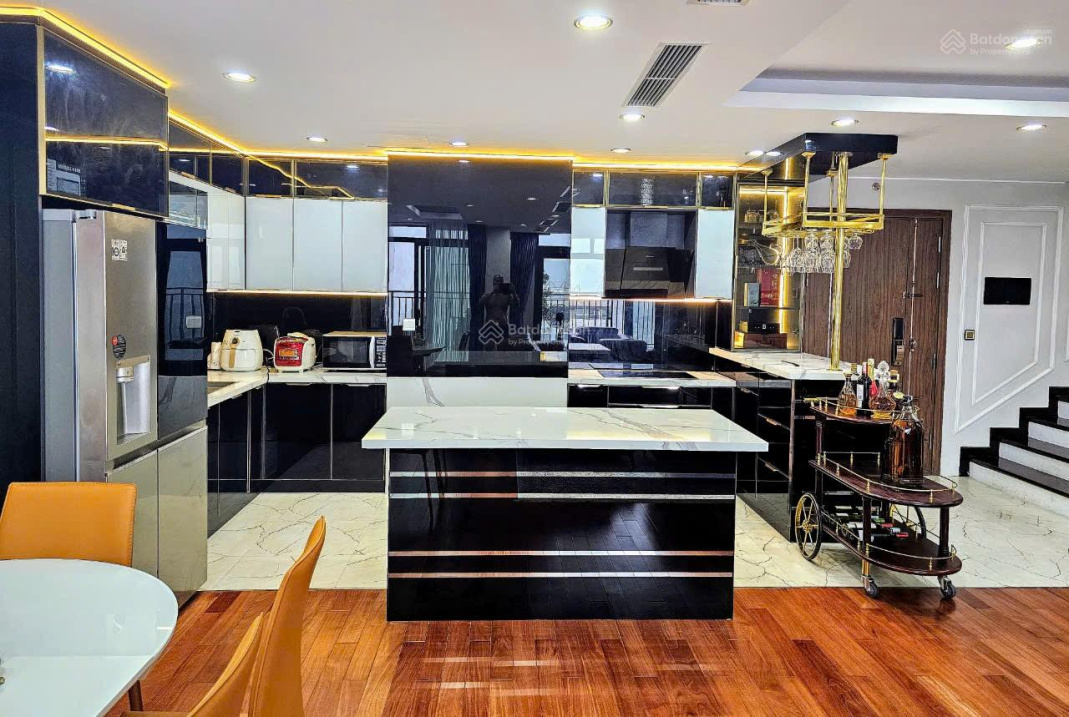 Gia đình chuyển xuống thấp tầng nên cần bán căn Duplex toà Udic ...