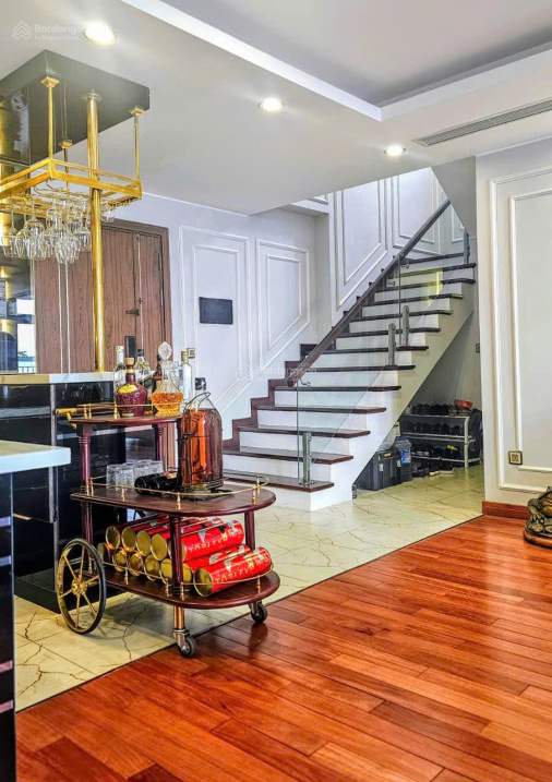 Gia đình chuyển xuống thấp tầng nên cần bán căn Duplex toà Udic ...