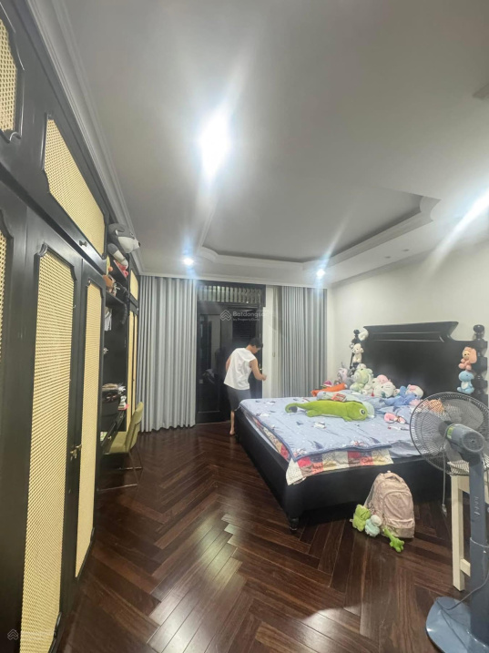 Đẳng cấp! Phân lô ngõ 34 Hoàng Cầu, ngõ ôtô tránh, gara ôtô 7 chô,thang máy, kd, dt 65m*8T.