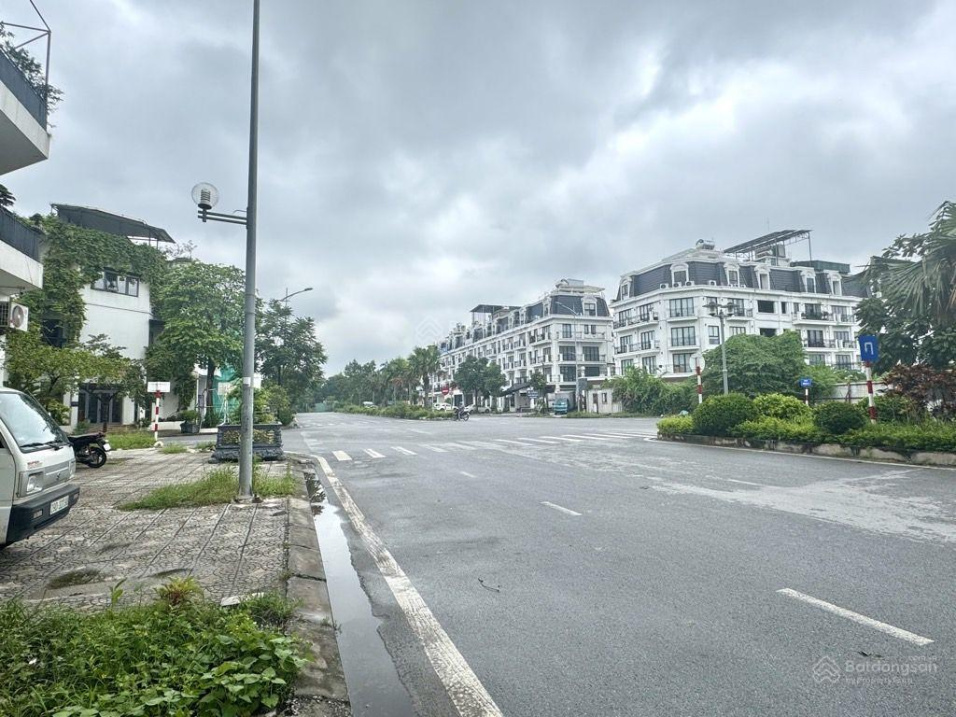 Phân lô, ô tô, khu đấu giá Trịnh Văn Bô , 2 mặt đường, trục chính CN9 , cạnh đại học FPT, đông Á