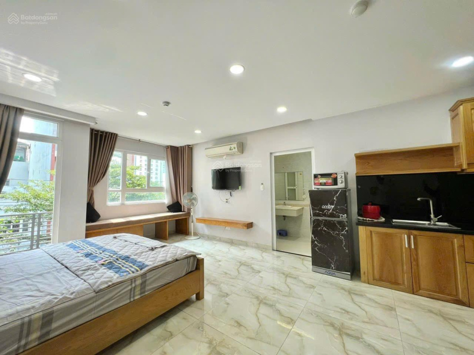 CĂN HỘ STUDIO 40m2 - GẦN LANDMARK 81 - BAN CÔNG, CỬA SỔ LỚN, NHÀ VỆ ...