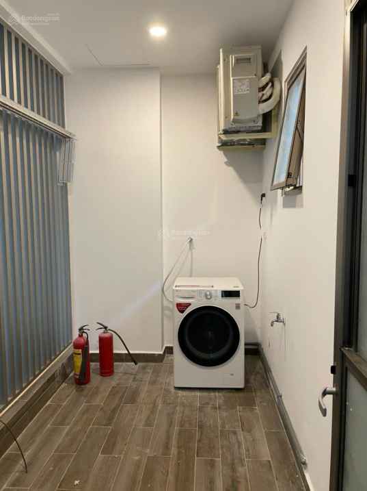 Cần bán căn hộ Midtown M8 PMH - 80m2, 2PN, 2WC, view đẹp 9 tỷ. Liên hệ Ms Kim - 0768 739