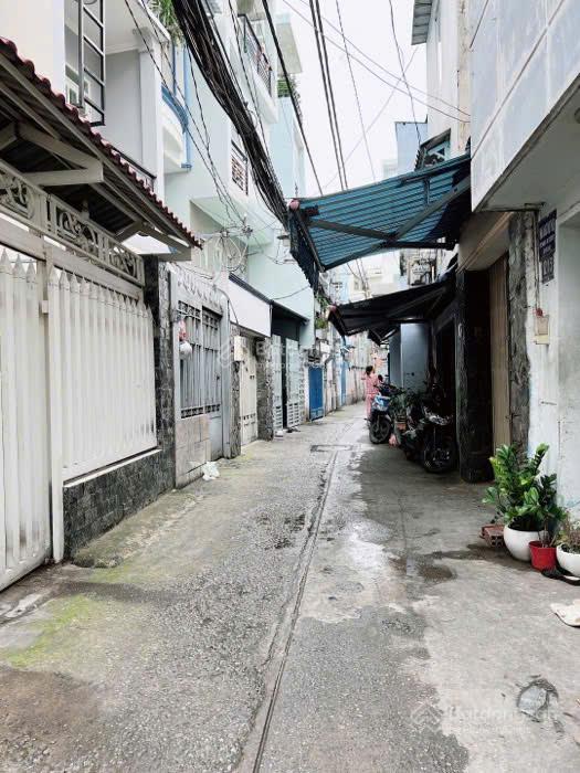 Nhà cũ DT 70m nở hậu 5m Nguyễn Khoái p2 Quận 4 KDC hiện hữu