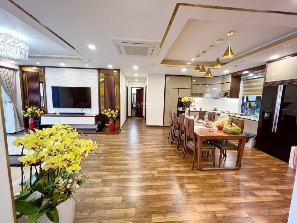 Em bán căn 4 phòng ngủ 139m2 thiết kế nội thất như ảnh tại Goldmark City