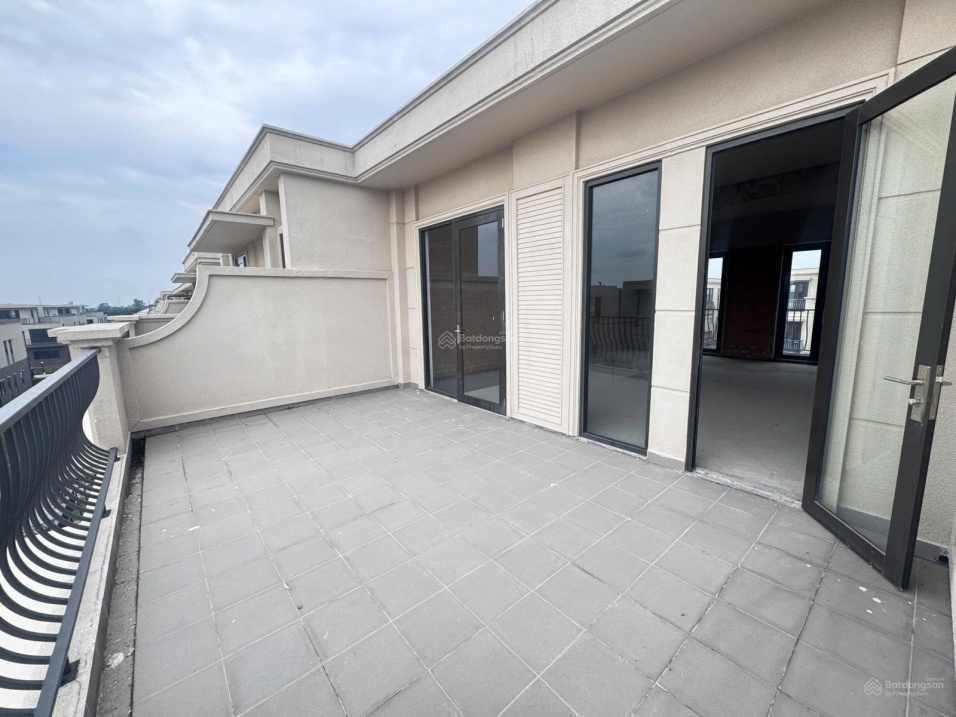 DÃY SHOP ĐÔI ĐƯỜNG XUỐNG BẾN TÀU , CF TRUNG NGUYÊN LEGEND , DÃY KÊNH 7 ...