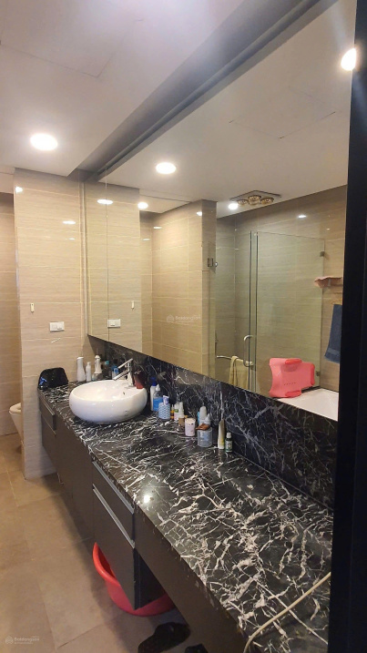 Bán căn 2 ngủ. 1 vệ sinh. 55m KĐT Nghĩa Đô - Cầu Giấy. Tòa CT2. 5 tỷ 95. Sổ đỏ sẵn. 0974 687