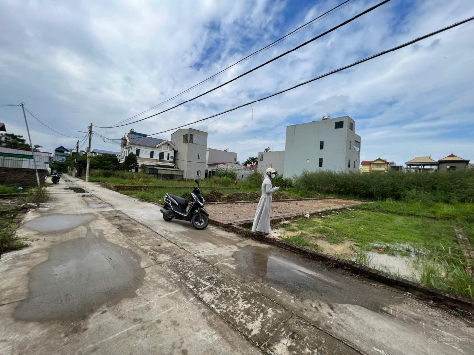 Bán đất thị trấn Quang Minh ngõ thông đường ô tô tránh, 48.3m2 giá 3,1 tỷ