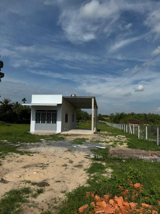 Bán lô đất có căn nhà cấp 4 vừa xây mới mt đường xe tải, dt 8.476m2, có 495m thổ cư.