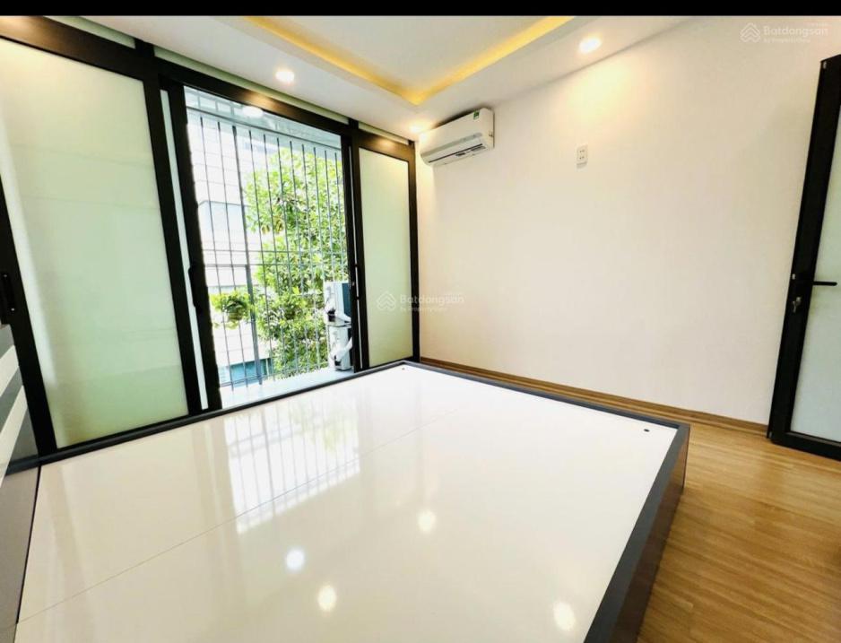 Lô góc cực hiếm - tòa A5 tập thể quân đội Hoàng Quốc Việt - 70m2 x 2pn, ôtô đỗ chân cầu thang