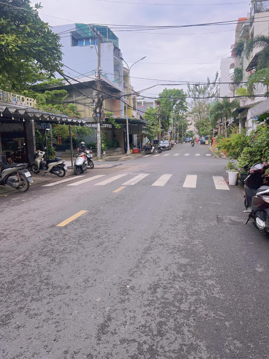 Giảm chào nhà mặt tiền Lê Niệm (86m2/ 4 phòng ngủ)