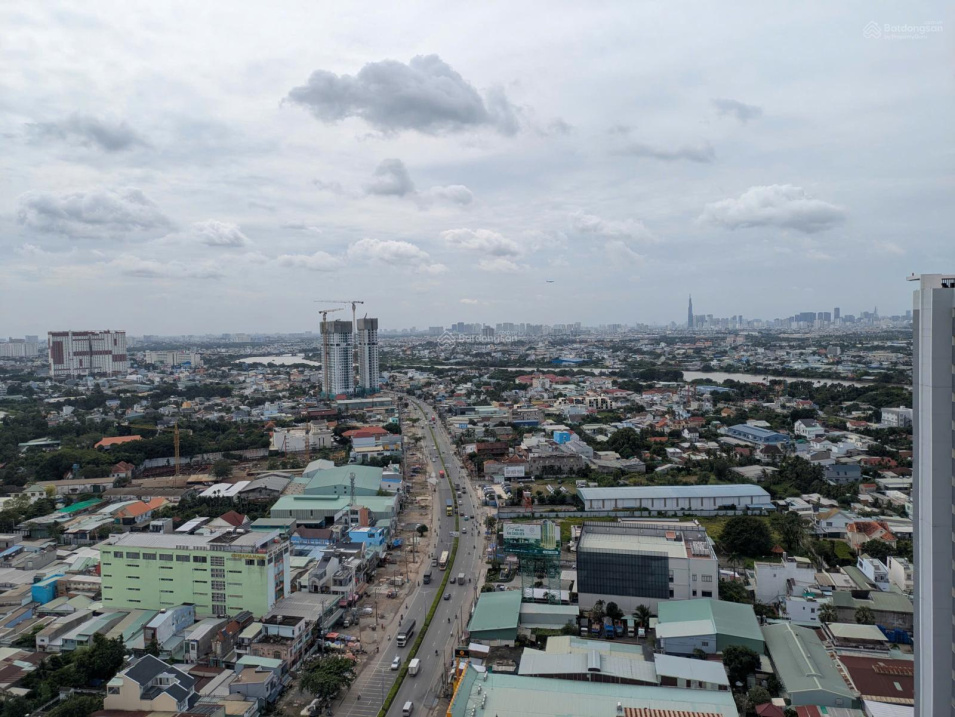 Chính chủ cho thuê CH 3PN CC Rivana mặt tiền QL13. View toàn cảnh Q1