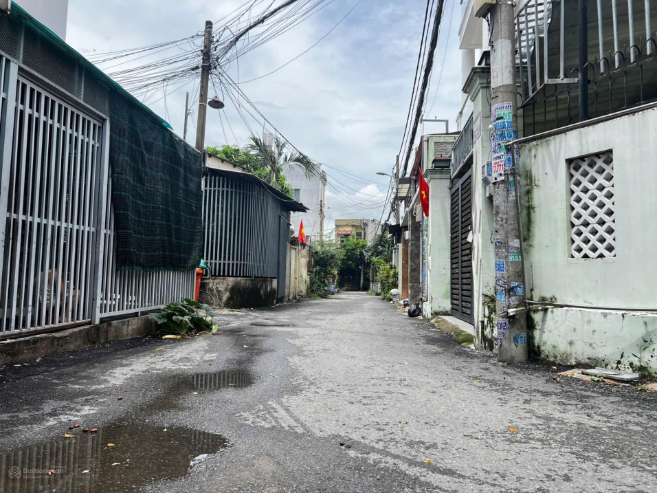 Ngang gần 9m, góc 2 mặt tiền, đường thông xe tải, chủ cần bán gấp, hàng ...