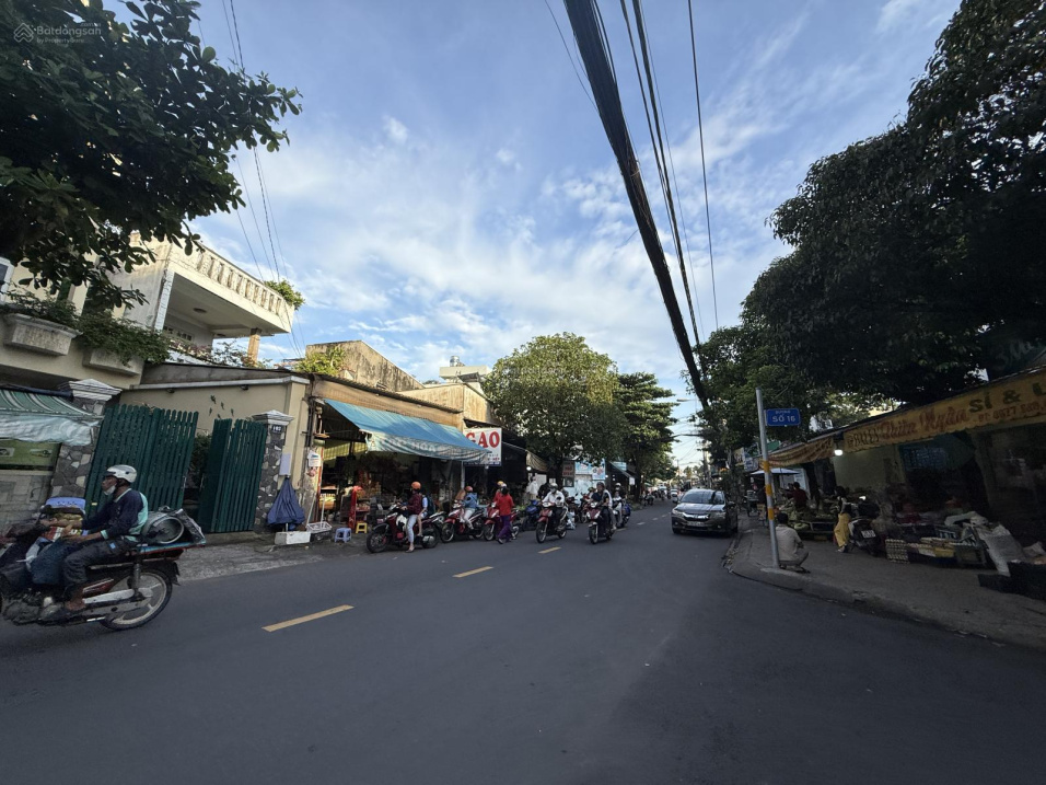 Ngang gần 9m, góc 2 mặt tiền, đường thông xe tải, chủ cần bán gấp, hàng ...