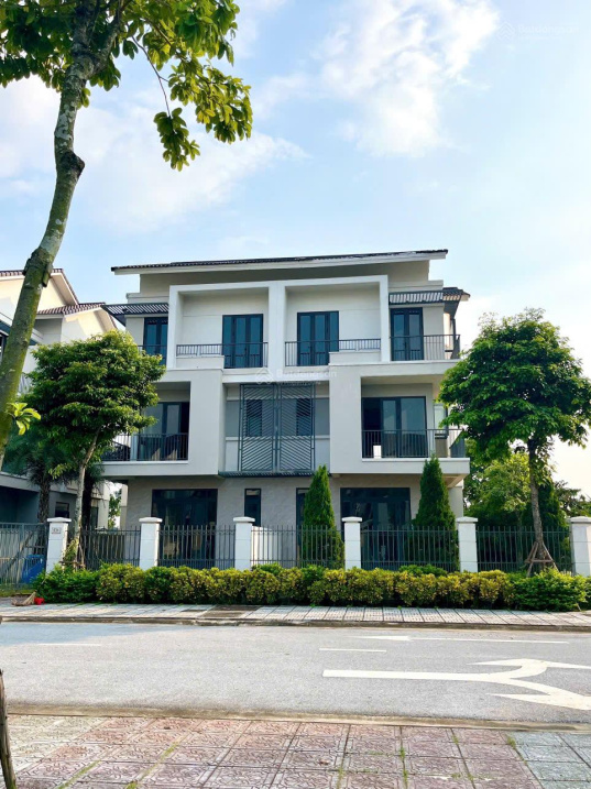 CÁCH HÀ NỘI 12KM - BIỆT THỰ HƠN 190m2 BAO GỒM CẢ NHÀ VÀ ĐẤT CHỈ 70 tr/m2. VAY 70% MIỄN LÃI 18t