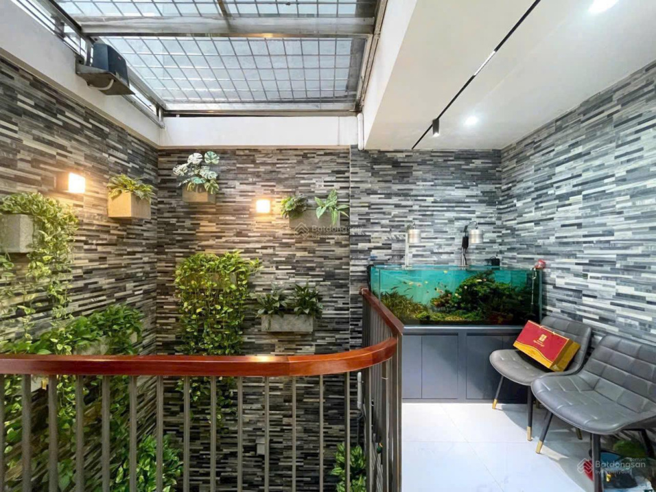 Bán gấp nhà phân lô Văn Cao tân cổ điển siêu đẹp, 90m2 x 4 tầng độc lập có sân cổng