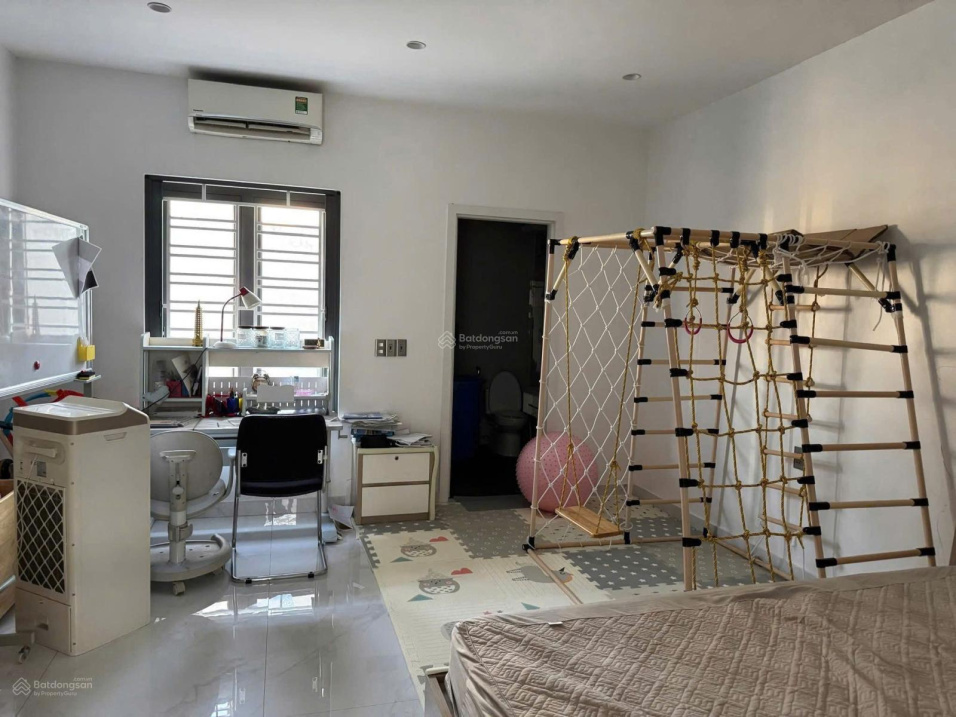 Bán gấp nhà phân lô Văn Cao tân cổ điển siêu đẹp, 90m2 x 4 tầng độc lập có sân cổng