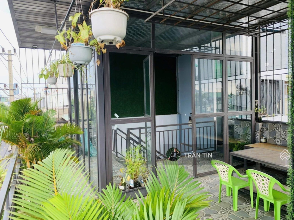 Nhà mặt tiền đường Trần Cao Vân, Mặt tiền Ngang 9M, kẹp kiệt bên hông thoáng mát.