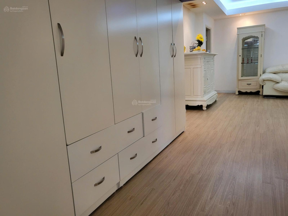 Cho thuê 34T Hoàng Đạo Thuý 3 ngủ 160 m2 đồ đẹp căn góc vuông vắn giá chỉ 18tr/th. Lh: 0977 858