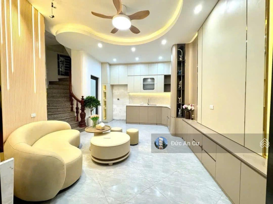 Bán nhà Linh Quang, mặt ngõ 2.5m lô góc 2 mặt thoáng, 20m ra hồ, hơn 8 ...