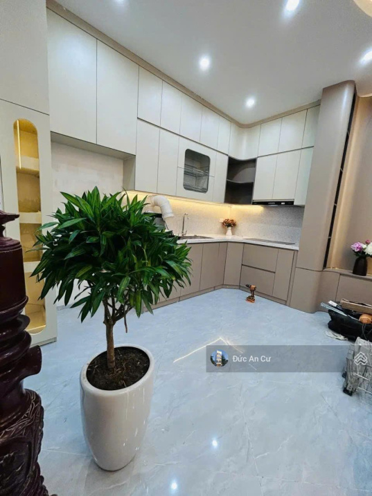 Bán nhà Linh Quang, mặt ngõ 2.5m lô góc 2 mặt thoáng, 20m ra hồ, hơn 8 ...