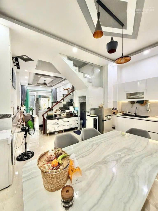 Nhà đẹp ở ngay, hẻm XH thông Cách Mạng Tháng 8, Q10, 3 Tầng, DT 4x15 ...