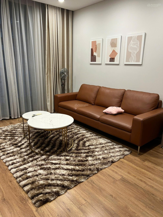 Gia đình bán căn hộ tại 110 Cầu Giấy Center Point 76m2, 2 ngủ, ban công ...