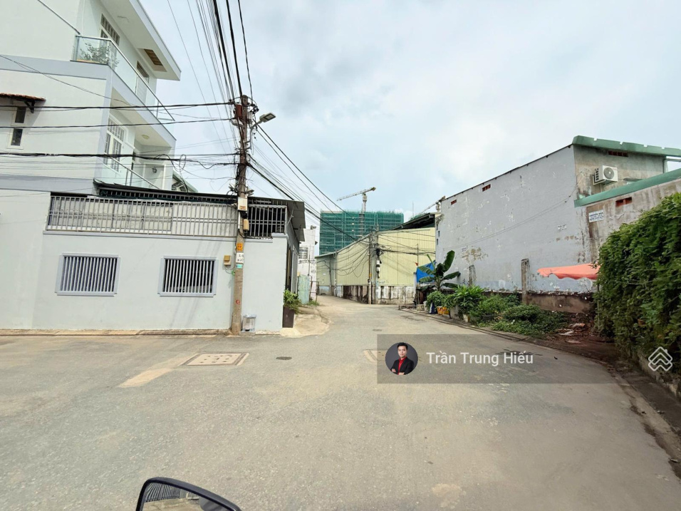 Bán nhà sẵn kết cấu 2 tầng - chỉ 75tr/m hẻm 6m, ngang 6.5 - Đường Lò Lu ...