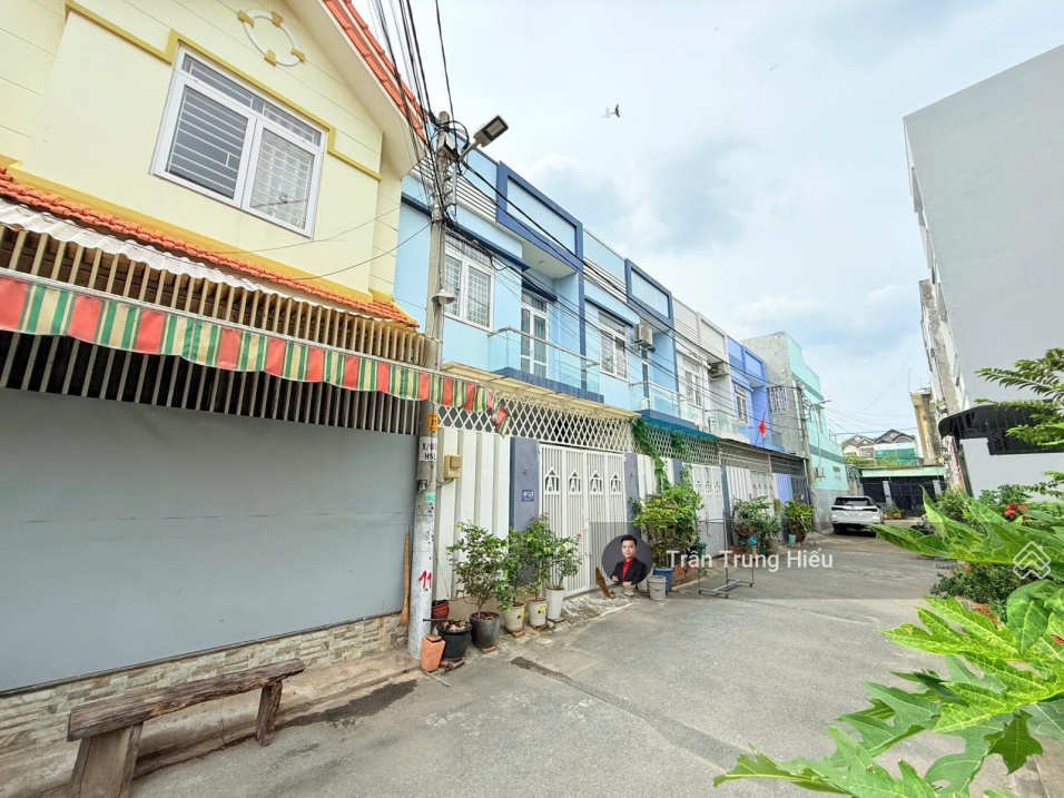 Bán nhà sẵn kết cấu 2 tầng - chỉ 75tr/m hẻm 6m, ngang 6.5 - Đường Lò Lu ...