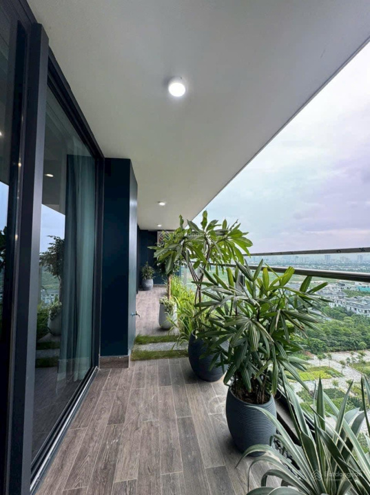 Bán căn góc 3PN+1: 160m2 view công viên Ciputra. Nội thất cơ bản. Tầng ...