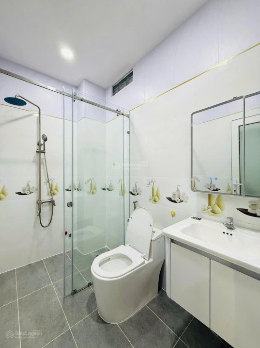 Bán nhà đẹp Nguyễn Thiện Thuật, P. 3, Q. 3, hẻm otô, 68m2, HĐ thuê 12tr ...