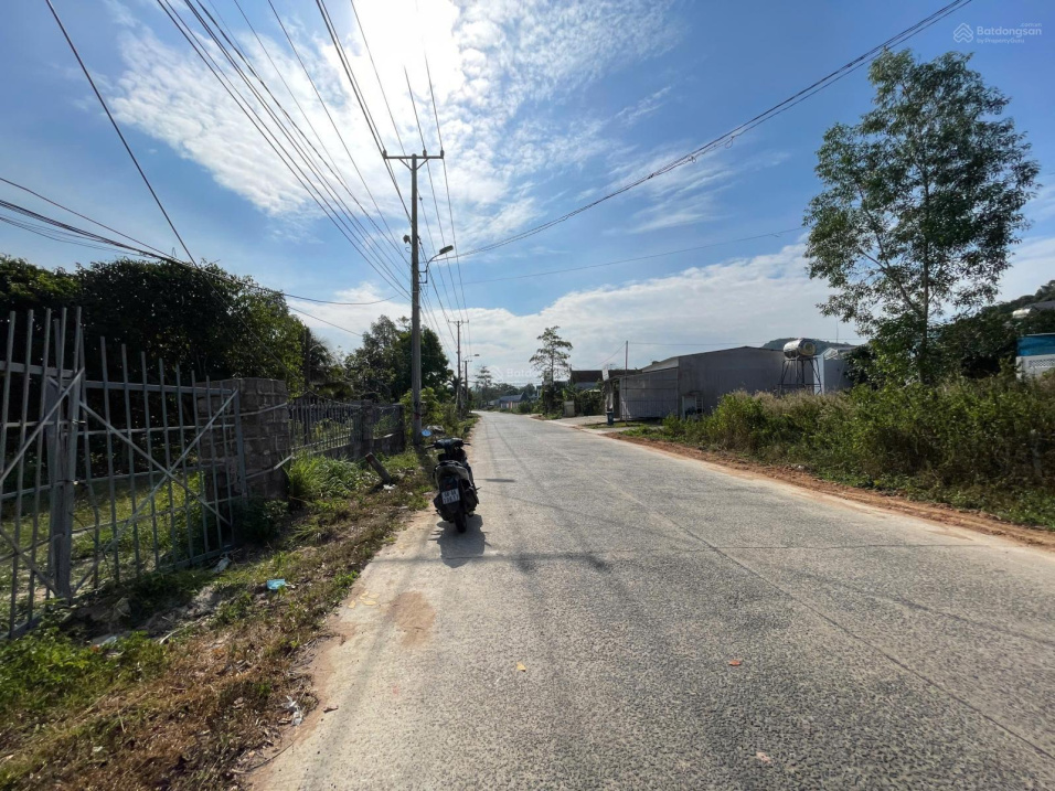 BÁN ĐẤT LÔ GÓC HAI MẶT TIỀN CÂY THÔNG NGOÀI GIÁ TỐT TẠI ĐẶC KHU PHÚ QUỐC