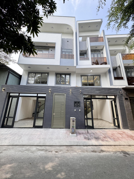 Bán Nhà Mới Xây 4 Tầng- Sát Mặt Tiền QL13- Kinh doanh buôn bán sầm uất ...