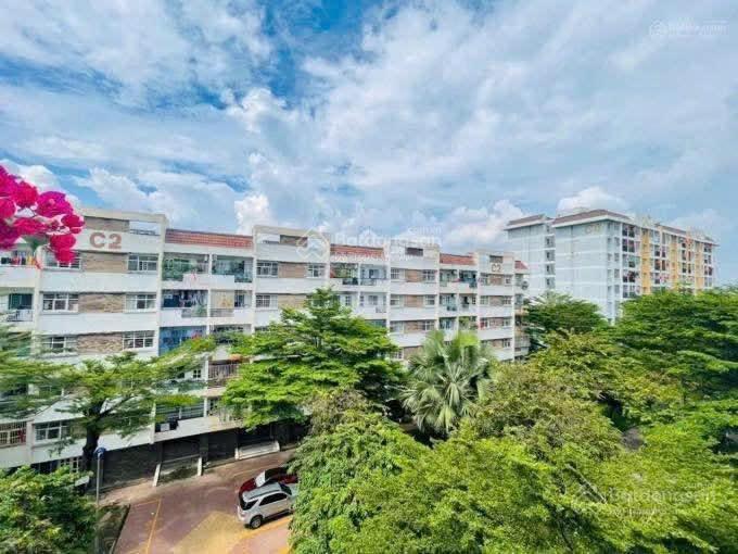 BÁN CĂN HỘ CHUNG CƯ C2 3PN+2WC. GIÁ 2T670