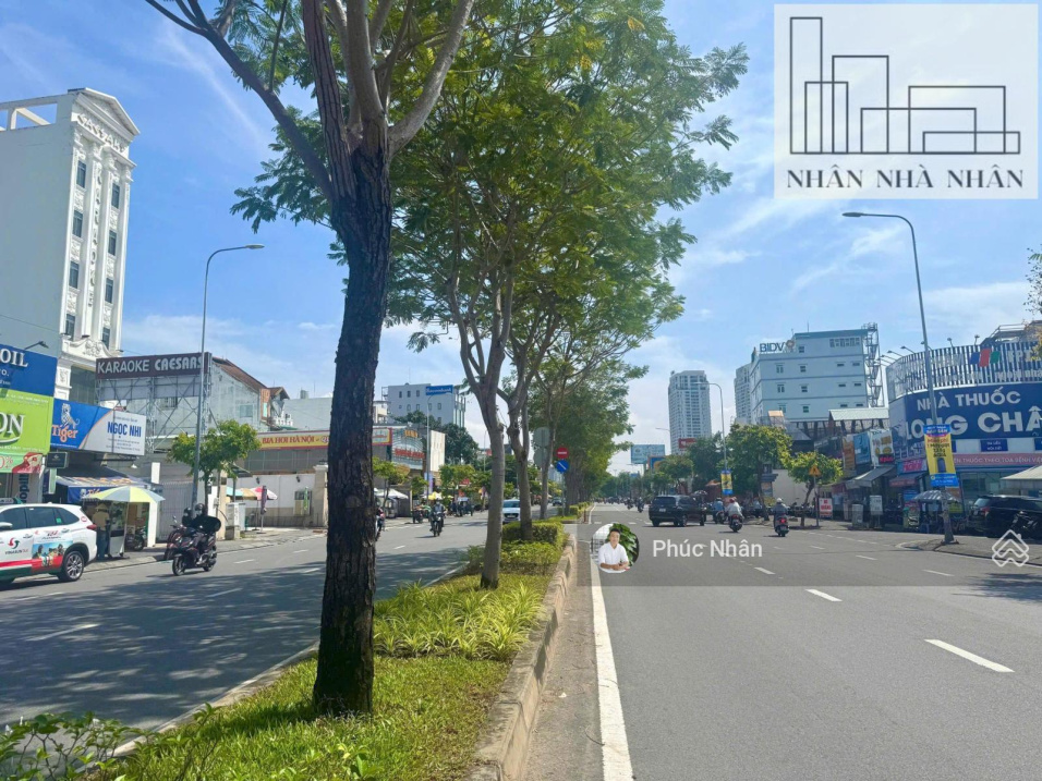 Góc 2 Mặt tiền huyết mạch Trần Não 200m2 XD cao tầng cạnh các NH và ...