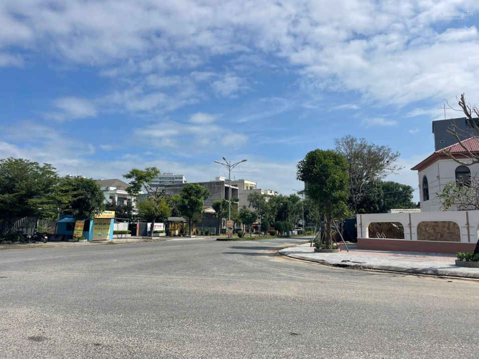 Cần bán lô đẹp trước cổng Chợ Điện Ngọc, mặt tiền 8m ngang, mua ở và ...