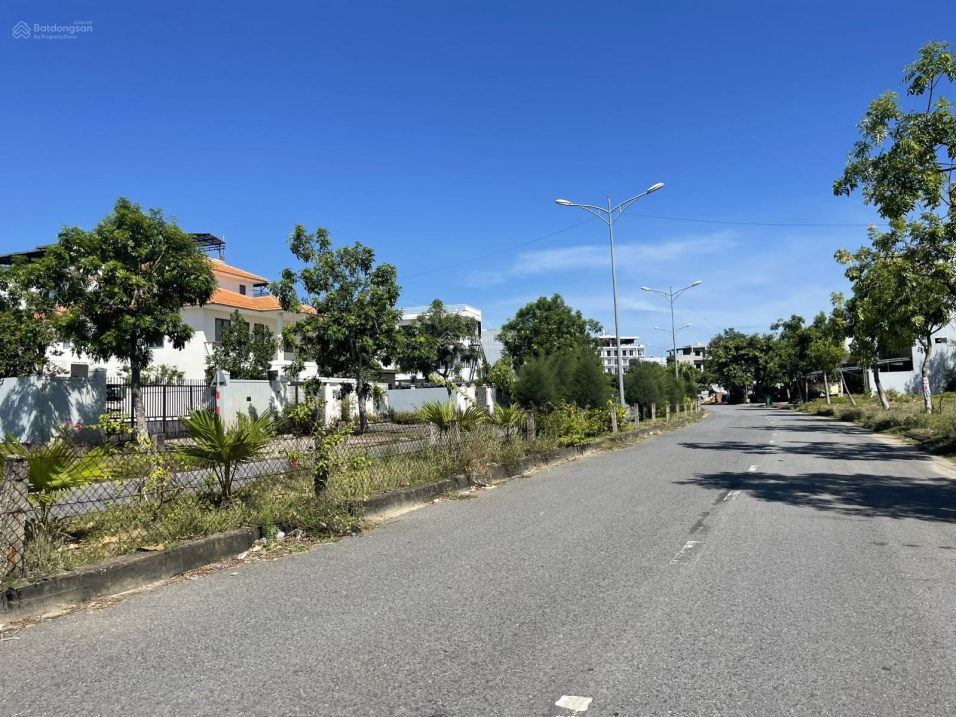 Cần bán lô đẹp trước cổng Chợ Điện Ngọc, mặt tiền 8m ngang, mua ở và ...